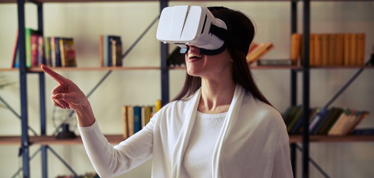 12 Smart Virtual Reality Opportunities For Businesses in 2022