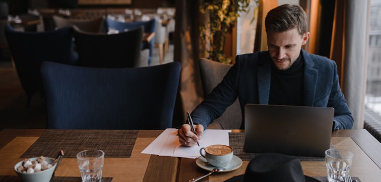 5 Leading Beverage Marketing Strategies to Pop The Fizz on Success