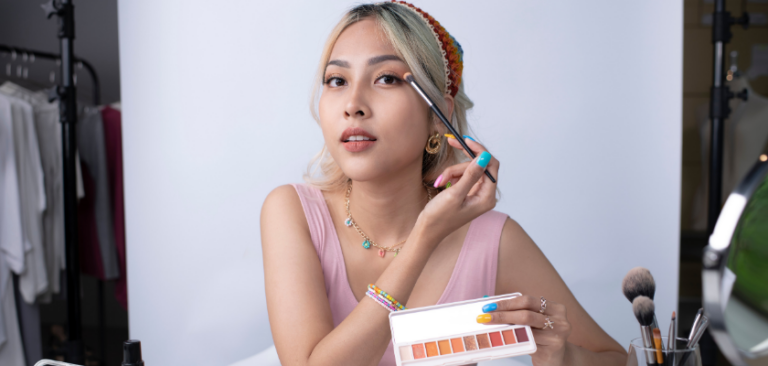 Lush Marketing Strategy: How to Attract and Retain Beauty Customers